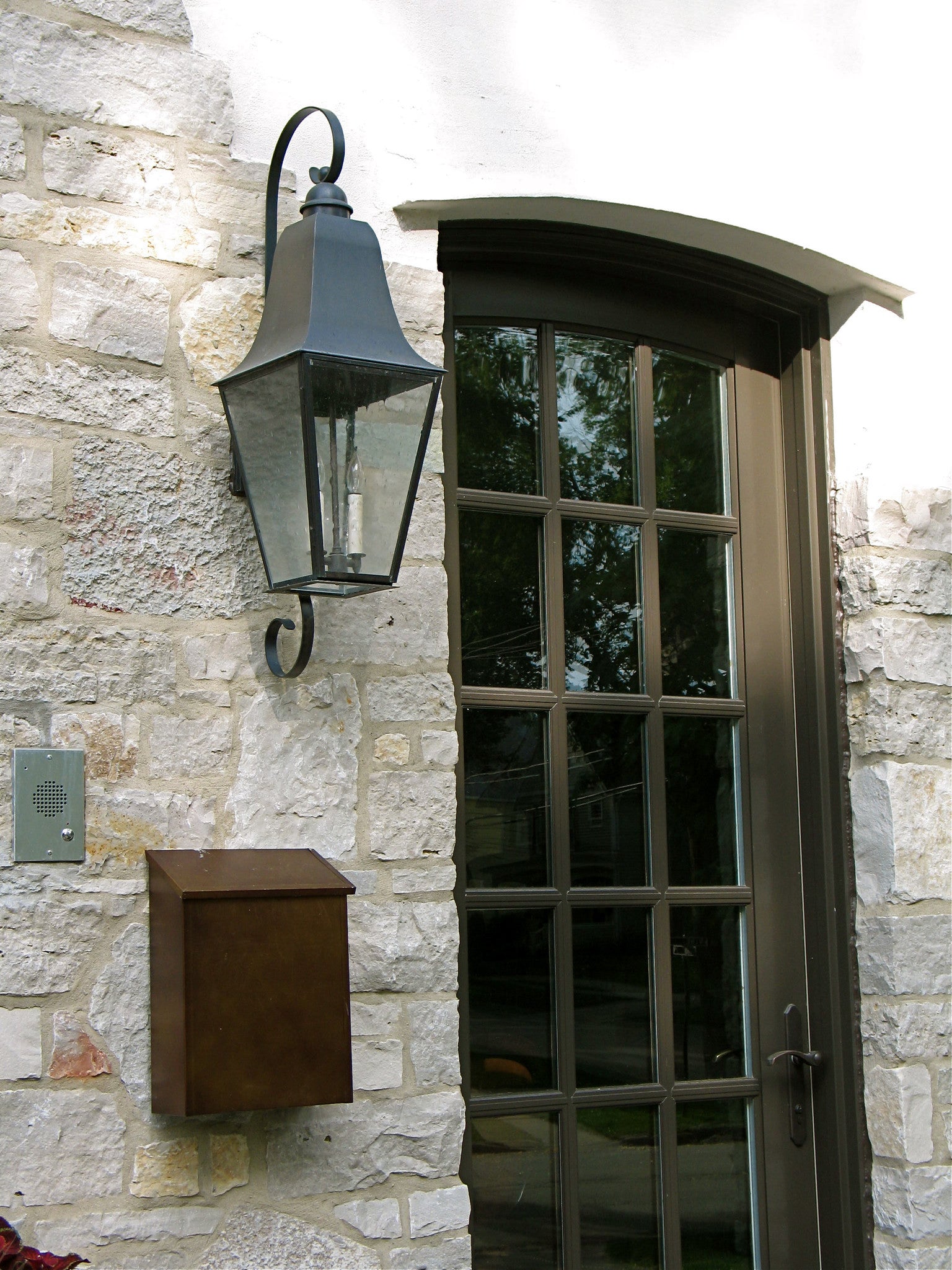 Maison Lantern - Wall Mount– Tower Lighting